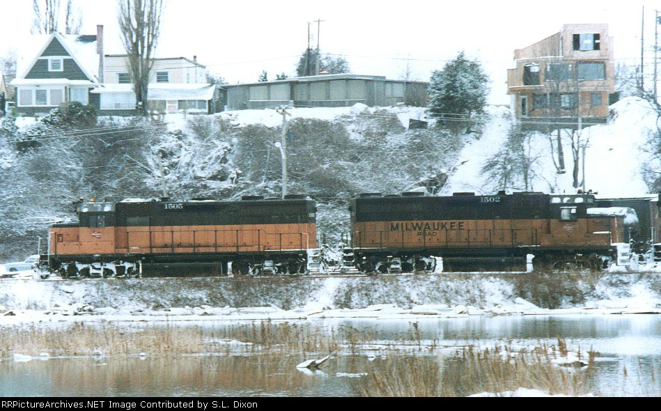 MILW 1505-1502 (GP35)